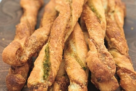 Pesto & Parmesan Straws - Saclà USA